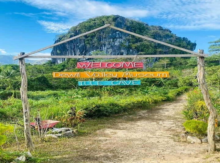 Hiking & Caves Palawan - Palawan Perfection